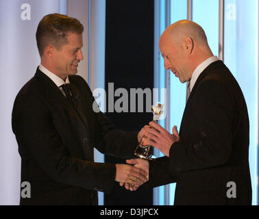 (Afp) - L'acteur allemand Til Schweiger pose avec ses six shooters dans ...