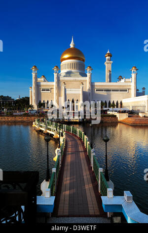 La pièce centrale de la capitale de Brunei Bandar Seri Begawan est la ...