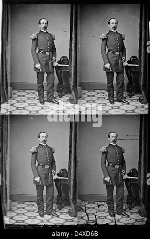 Cette photographie, prise par Mathew Brady, représente le général ...