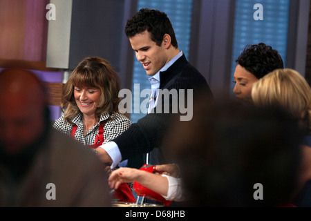 Debra Humphries et Kris Humphries Kris Humphries participe à un cookie ...
