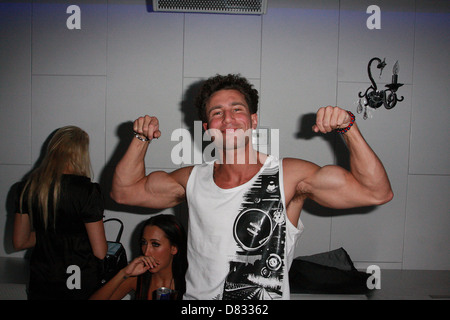 Jonny Manfre aka Jonny 'l'unité' Manfre avec petite amie Amia Miley ...