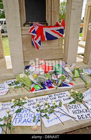 Membres du mouvement de la Rose blanche un groupe antifasciste dépose ...