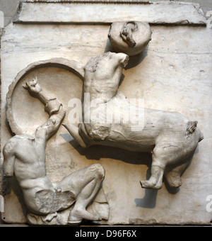 L'un des métopes (comprimé avec relief sculpture) du Parthénon, Athènes ...