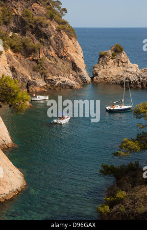 Espagne Costa Brava crique isolée avec de vieux pêcheurs refuge, Cala ...