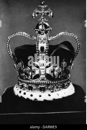 The 17th century St Edward's Crown is carried for Britain's King ...