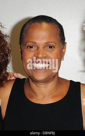 L'auteur Sapphire (Ramona Lofton) signe des copies de son nouveau livre ...