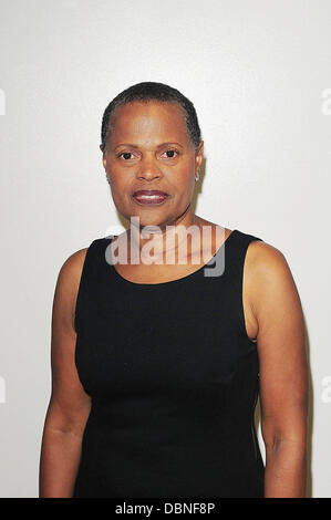 L'auteur Sapphire (Ramona Lofton) signe des copies de son nouveau livre ...