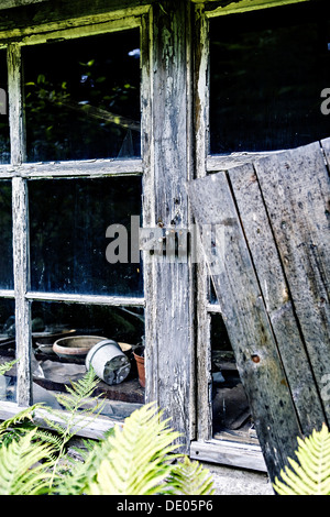 Détails d'un bâtiment ancien à la détérioration et délabrées de la face ...