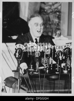 Le président Franklin D. Roosevelt est photographié à Washington, D.C ...