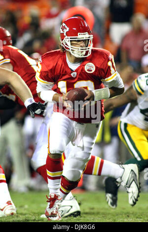 Kansas City Chiefs' Brodie Croyle (12) déploie d'un laissez-passer dans ...