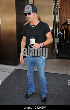 Le leader du groupe Poison Brett Micheals pose pour les photographes ...