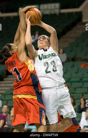 04 Février 2010 : Cleveland State Vikings Angel Roque (40) avec le ...