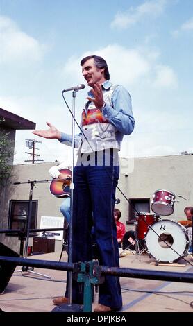 27 février 2006 - Dennis Weaver AVEC SON ÉPOUSE ET DEUX FILS GERRY ...
