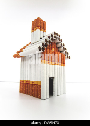 La construction de modèles de cigarette Photo Stock - Alamy