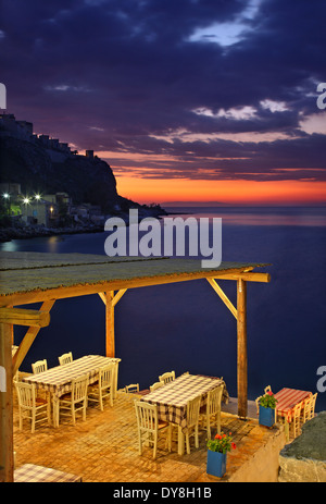 Tavern ('Takis') à Limeni, l'un des plus beaux villages de bord de la ...
