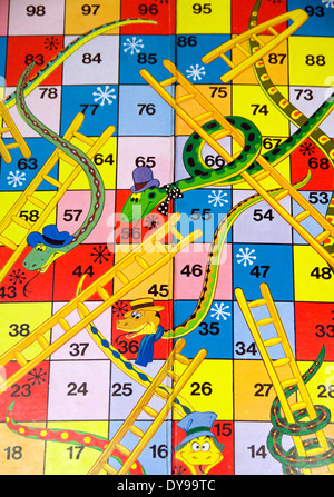Jeu de serpents et échelles Photo Stock - Alamy