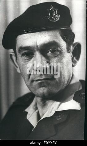 12 déc., 1971 - le nouveau chef du personnel. photo montre le Général ...