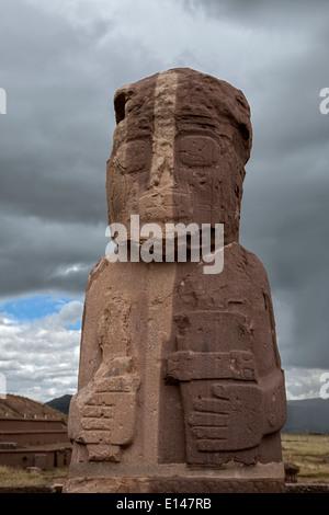 El Fraile Kalasasaya monolithe au Temple avec l'Akapana Temple dans l ...