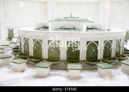 Zone d'ablution de la mosquée Sheikh Zayed, Abu Dhabi Photo Stock - Alamy