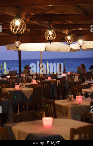 Restaurant grec à Ialyssos, Rhodes, Dodécanèse, Iles grecques, Grèce ...