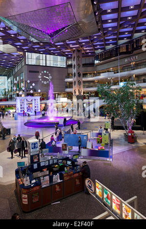 Canada, Montréal, le Complexe Desjardins, shopping mall interior Photo ...