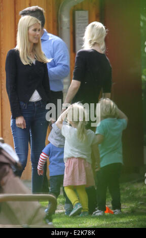 Claudia Schiffer visiter sa soeur Ann-Carolin qui prend soin de ses ...
