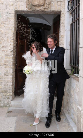 Anna Mouglalis et Vincent Rea le jour de leur mariage à Saint Paul de ...