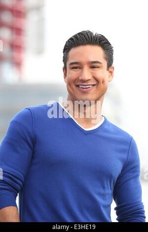 Jason Statham tournage Extra avec Mario Lopez à Universal City Walk ...