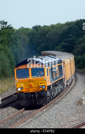 GBRf classe 66 diesel locomotive no 66708 'gloire à l'Ukraine' dans le ...