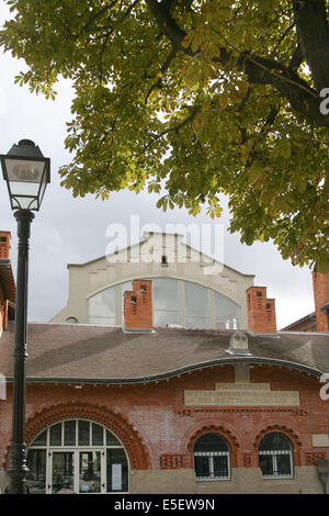 Piscine de la Place Paul Verlaine - Paris, France Photo Stock - Alamy