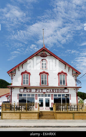 Le Pub Pit Caribou à Percé, Canada. Pit Caribou est une micro-brasserie ...