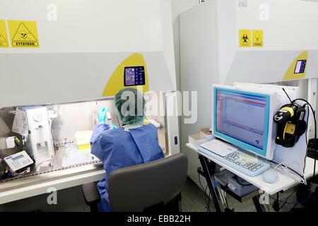 Préparation de cytostatique, chimiothérapie, Pharmacie, Hôpital ...