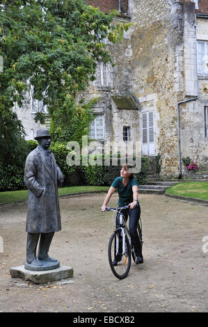Statue Emile-Auguste Chartier communément appelé Alain philosophe ...