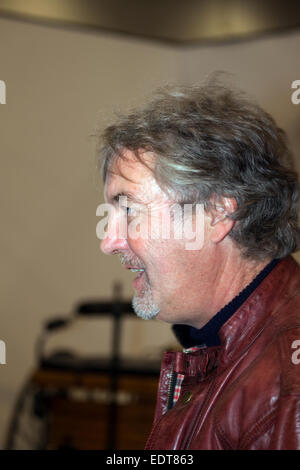 James peut, à l'ouverture de son exposition spéciale, à la London ...