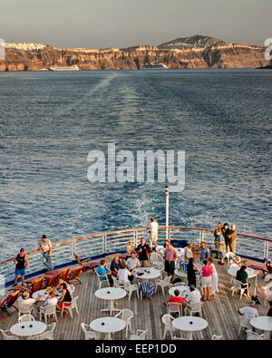 Firostefani, Santorini, Grèce. 29 Sep, 2004. Les passagers des navires ...