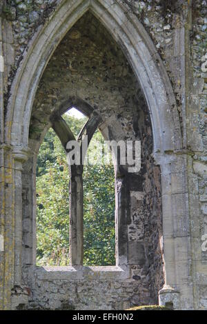 Ancienne arche construite en pierre dans le village Photo Stock - Alamy