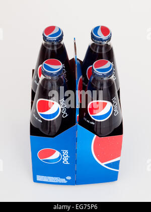 Un 4-pack de 355 mL en verre bouteilles de Pepsi (Pepsi-Cola ...