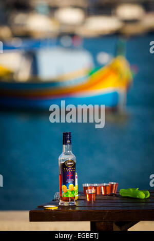 Bouteille de liqueur à la poire en forme de prickly Zeppis Bajtra de ...