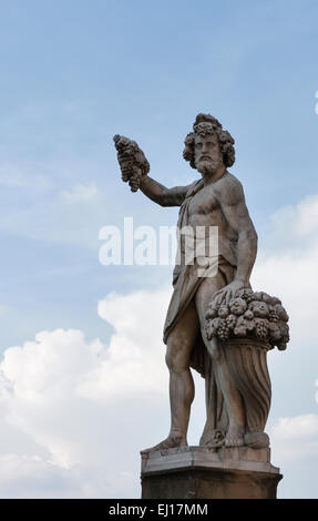 Statue de Bacchus dans la Sainte Trinité pont de Florence, Italie Photo ...