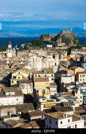 Panorama de Kerkyra, Corfou Ville avec de Vieux Fort, le Paleo Frourio ...