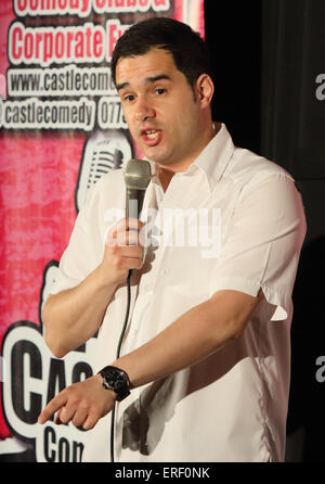 Biggleswade, UK. Paul Revill effectue au Château du Comedy Club ...