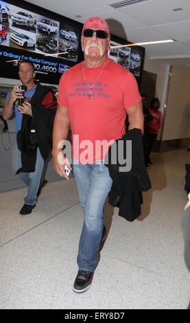 Hulk Hogan et la lutte professionnelle manager Jimmy Hart arrivent à l ...