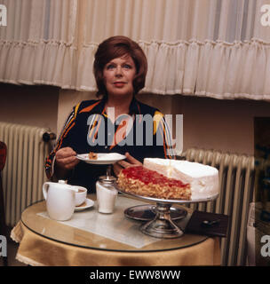 Deutsche Schauspielerin Ursula Reit dans un cafe, Deutschland 1970 er ...