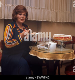 Deutsche Schauspielerin Ursula Reit dans un cafe, Deutschland 1970 er ...