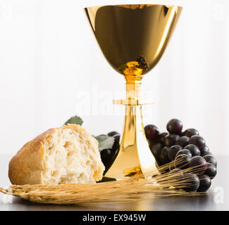 Du pain, du raisin et du blé comme un symbole de la communion ...