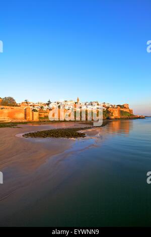 Maroc Rabat Kasbah des Oudaia touristes plage vue ville forteresse ...
