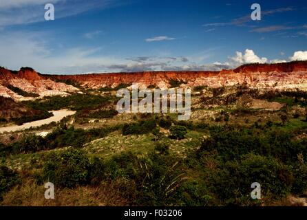 Le Cirque rouge, formé throough l'érosion de roches basaltiques par l ...