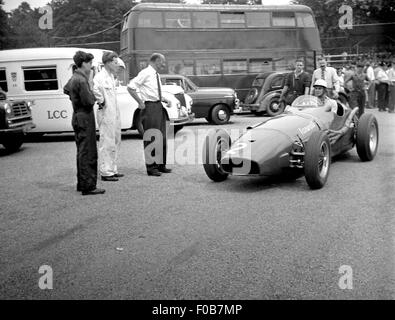Harry Schell dans sa Vanwall 1955 Photo Stock - Alamy