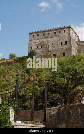 L'Albanie. Gjirokastre. Château construit au 18e siècle, commandé par ...