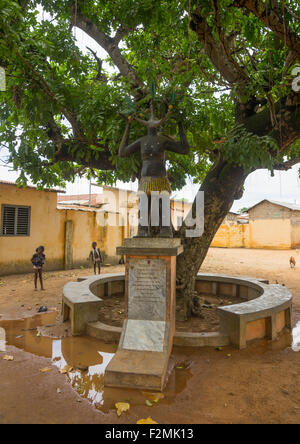 Le Bénin, Ouidah, statue sur la route historique de l'esclavage Photo ...